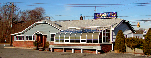 Triangle Pub - Fine Food & Drinks - Eastport Manor Road Eastport NY 11941